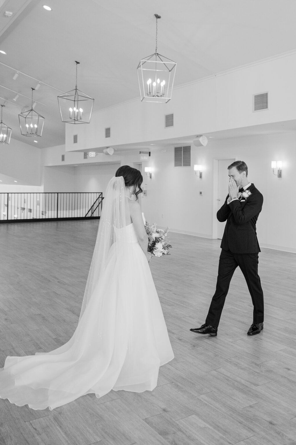 First Look vs No First Look Wedding Timeline: Sample Timelines